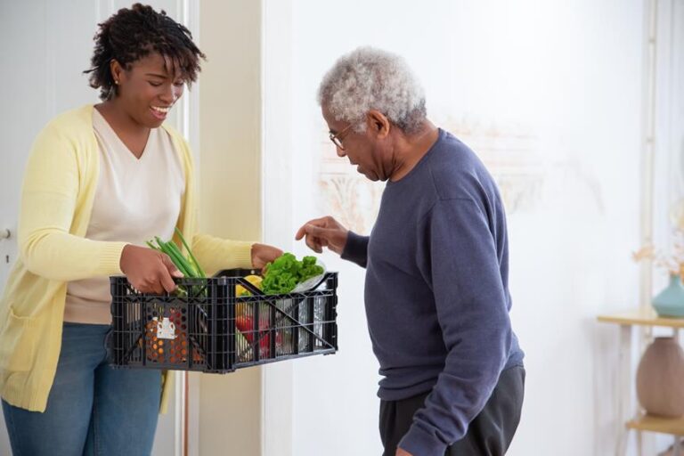 Pros and Cons of International Food Relief | Luxwisp